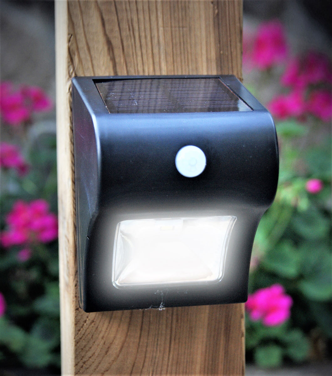 CLASSY CAPS SOLAR MOTION SENSOR DECK & WALL LIGHT